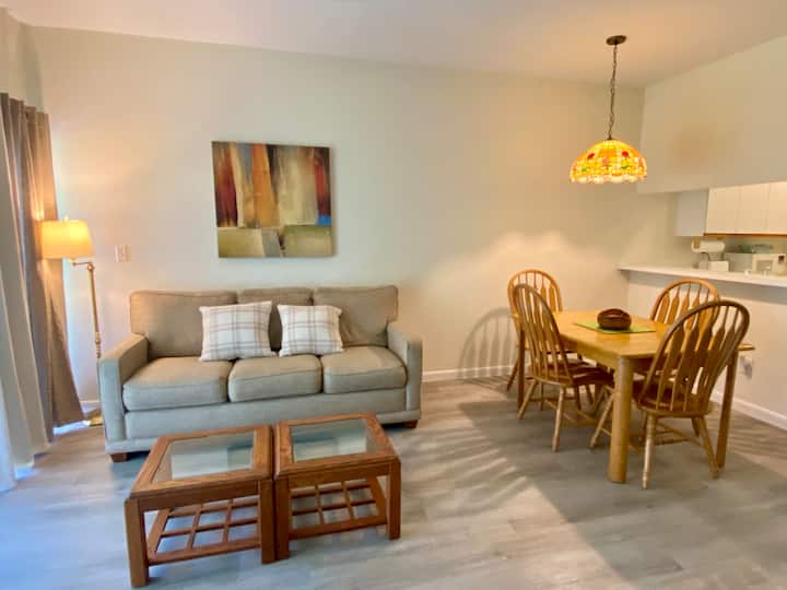 Courtside Condo With Patio And Front Porch - Naples, FL