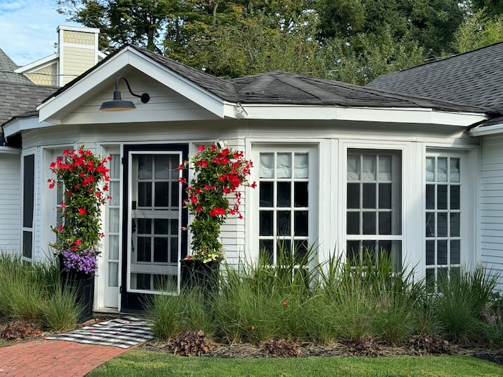 13 By The Bay, Historic District Cottage, King Bed - Fire Island, NY