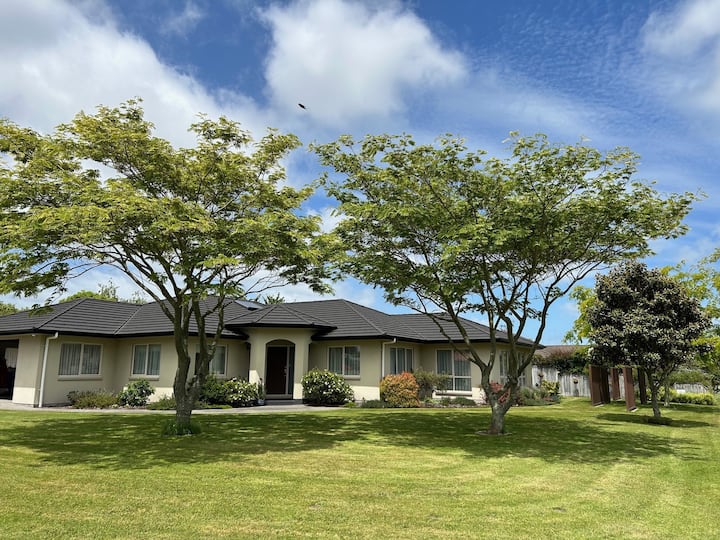Homestay On Queens, Levin *1 Queen Plus Single* - Ōhau