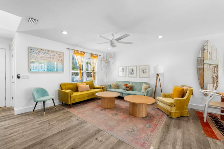 Surf House ~ Private Backyard W/ Cabana ~ Sleeps 8 - Panama City Beach, FL