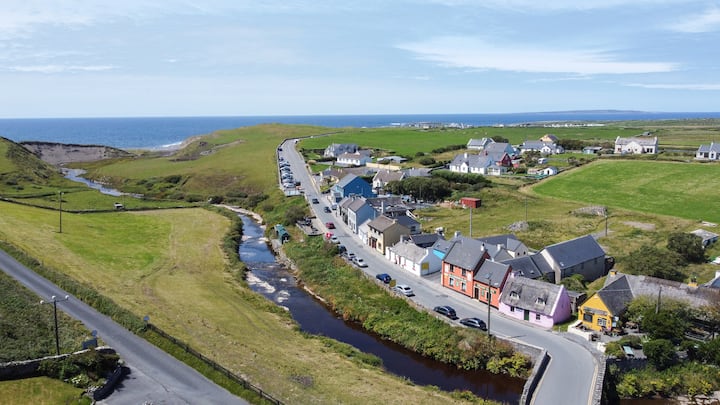 Luxury Lodge In Doolin Hot Tub Cliffs Of Moher - 두린