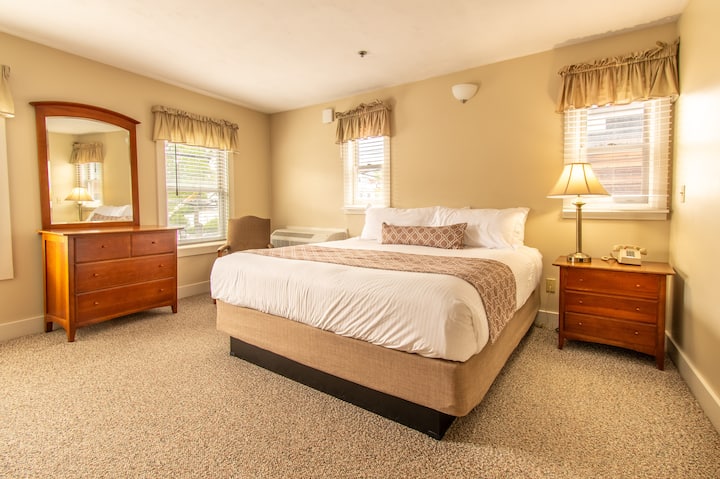 Main Street For 6! - New Hampshire (State)