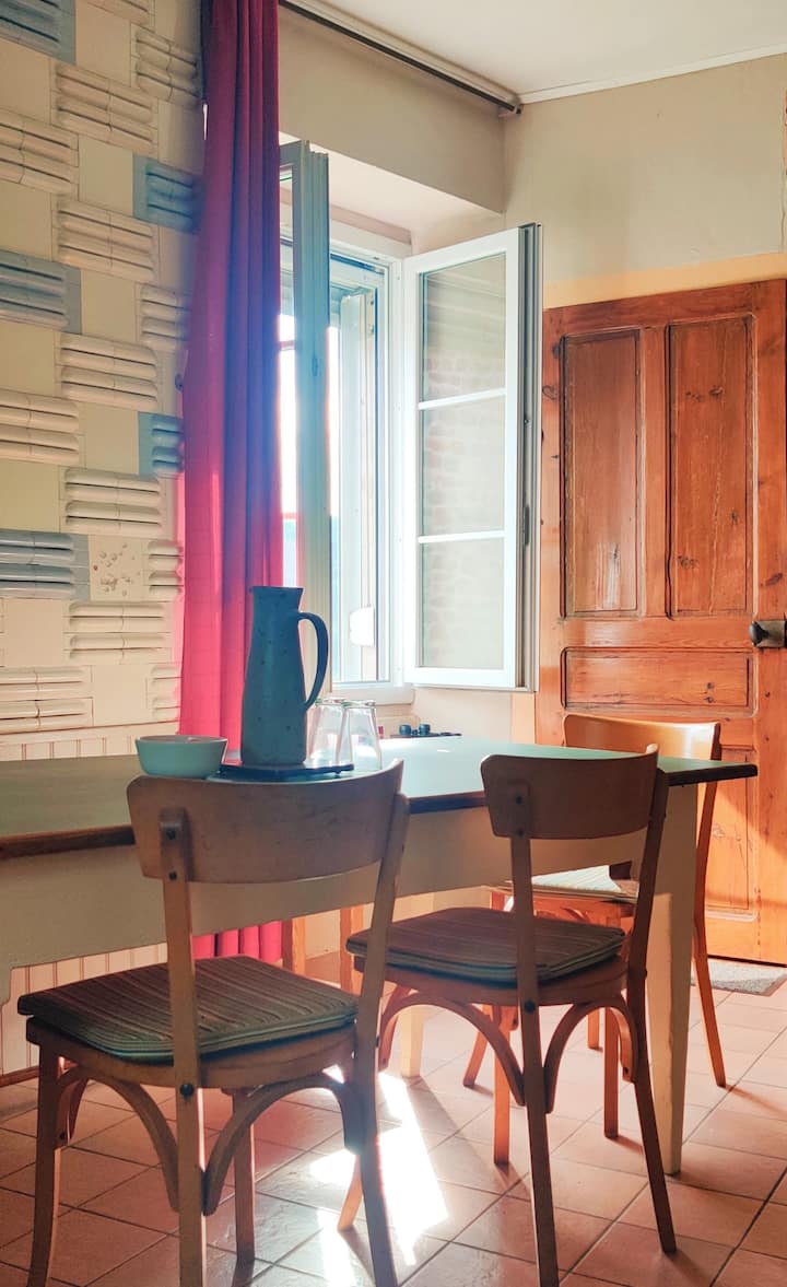 Fenêtre Sur La Vallée Et Petit Déjeuner - Haute-Loire