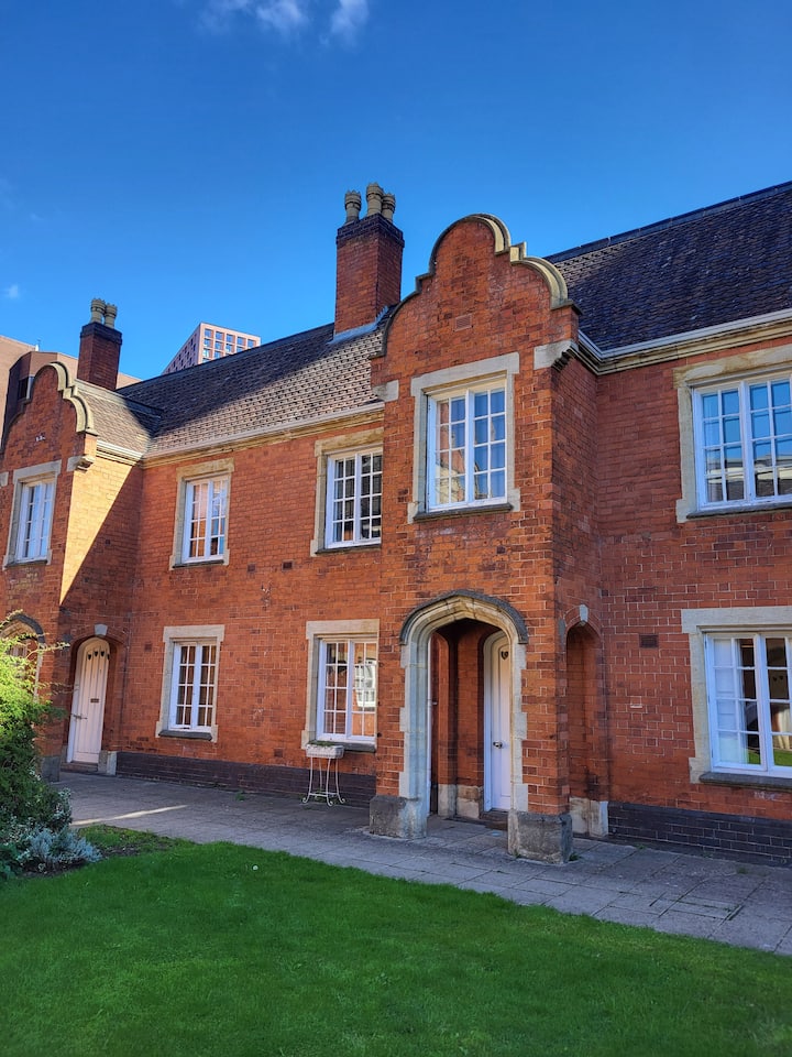 Period Property, 1 Bed, City Centre, Secret Garden - Birmingham
