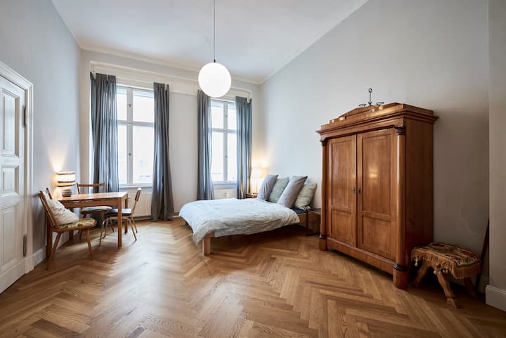 Large Apartment In East Central Berlin. - Berlin