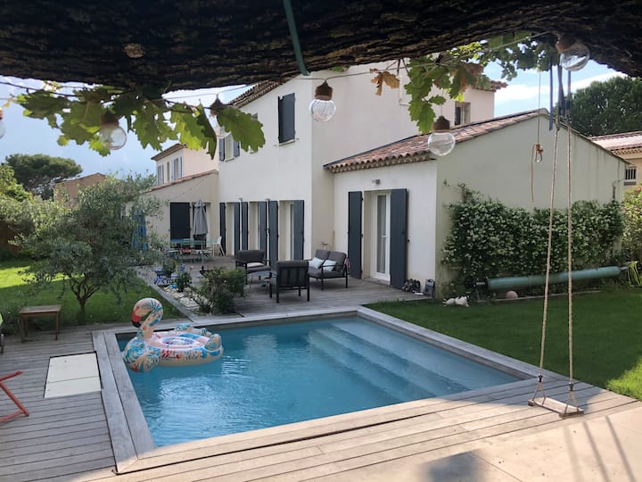 Maison Avec Piscine à 10 Min D'aix-en-provence - Éguilles