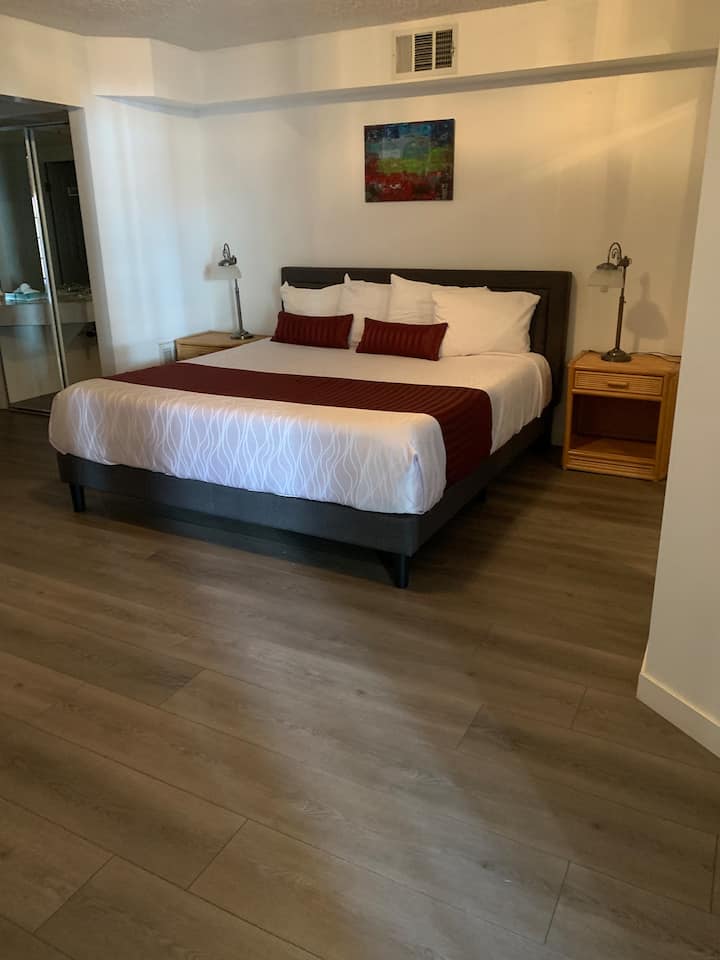 48 - Spacious Luxury King Ste (1 Bedroom, 2 Bath) - Palm Springs, CA