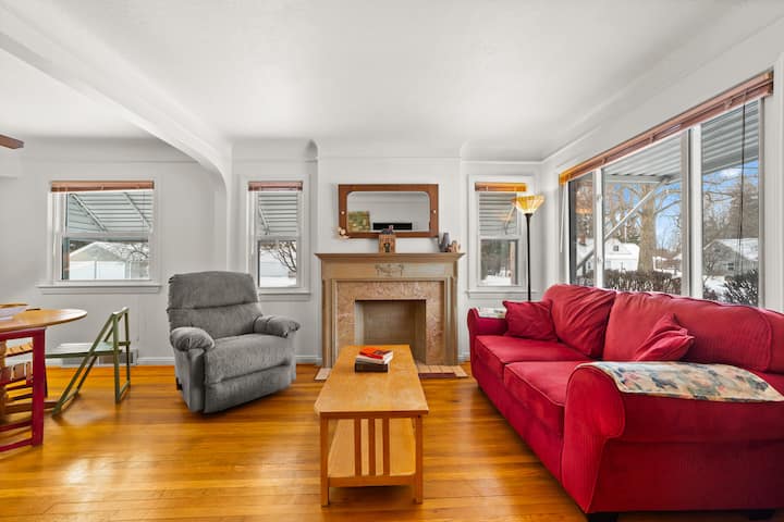 Comfy 3br House Westside Suburb Kingsize Bed - Cleveland, OH