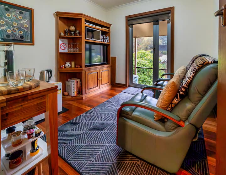Hills Garden Retreat - Stirling SA, Australia
