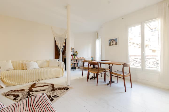Ceiling To Floor White Paris Flat - Paris