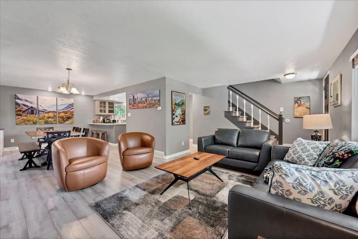 West Denver Home 8 Beds! Game Room - Morrison, CO