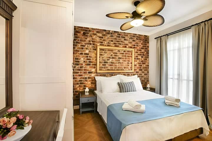 Petite Boutique Hotel (At ÇEşme Center) - Çeşme, Türkiye