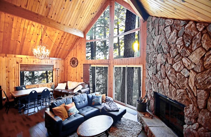 A-frame Modern Cabin, Tree Top Lake View Fireplace - San Bernardino, CA