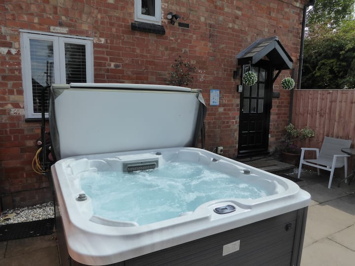 Juliet Cottage Hot Tub Sleeps 3 Singles Or Double - Stratford-upon-Avon