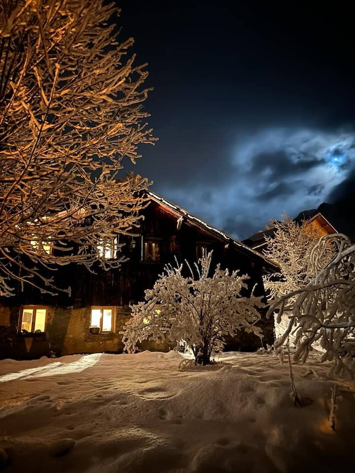 «Joly-goûter» Chalet Typique Au Pied Du Mont Blanc - Passy