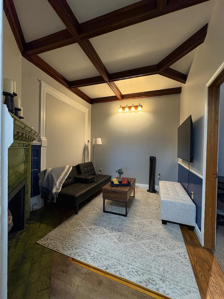 Cozy 2-br Apt: Full Beds & Comfortable Living Area - DuBois, PA