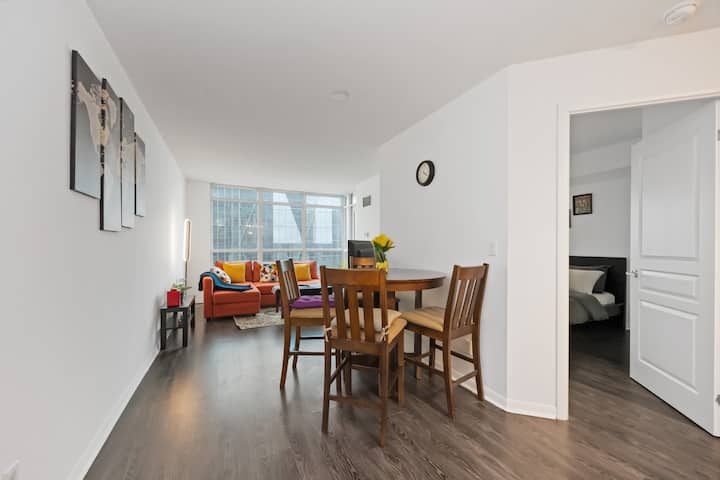 Executive Condo In The Heart Of Downtown Toronto - Toronto, ON