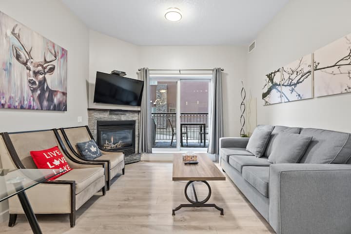 ★ Charming Downtown 2br Retreat W/ Pool + Hot Tub★ - Canmore