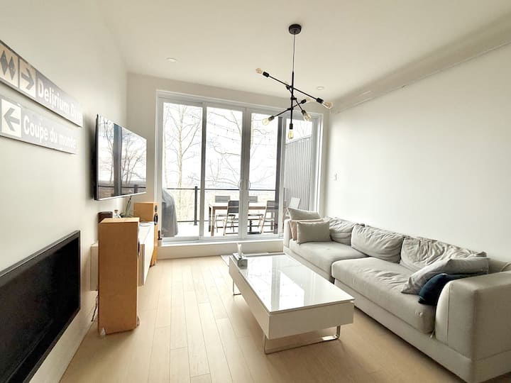 Modern Ski-in / Ski-out 3 Bedroom Condo In Bromont - Bromont