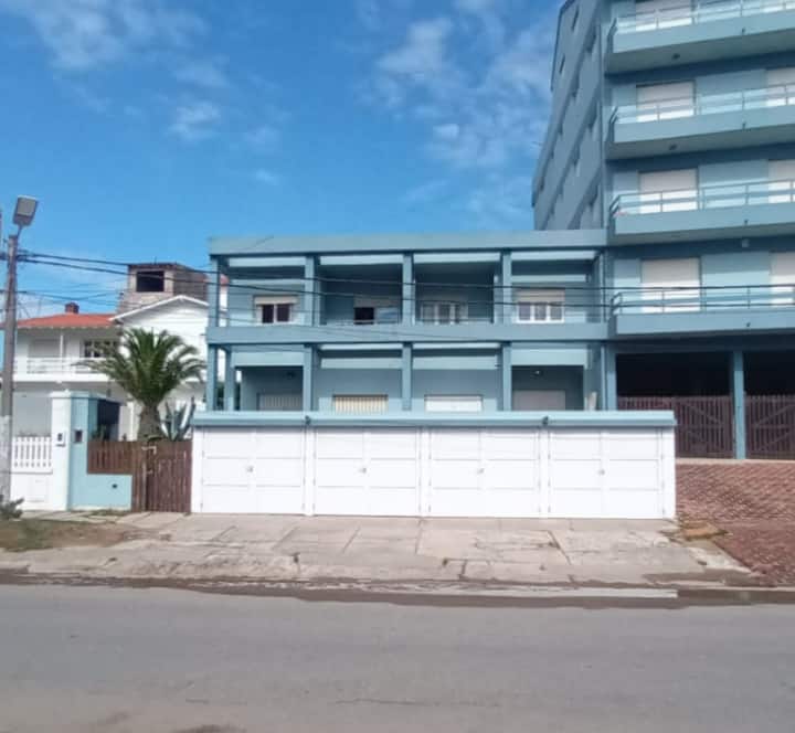 Departamento A 1/2 Cuadra De Playa Y 2 Del Centro. - Villa Gesell