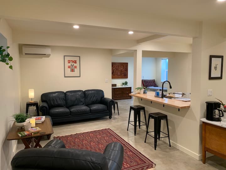 Large, Private Woodstock Suite - Portland, OR
