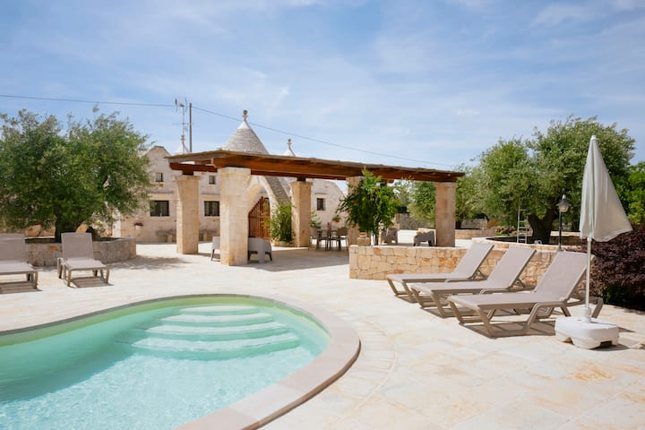 Trulli "Il Colle Del Noce" Whole House - Italy