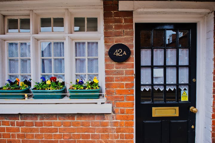 Royal Exchange House - Canterbury - Canterbury