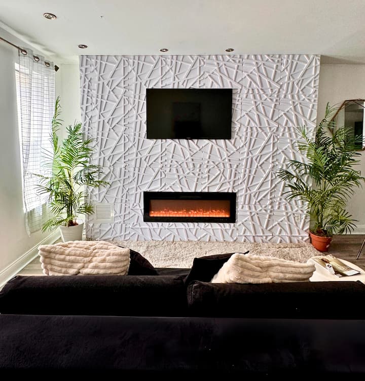 Fireplace, Jacuzzi, Private Deck & Heated Towels - Philadelphia, PA