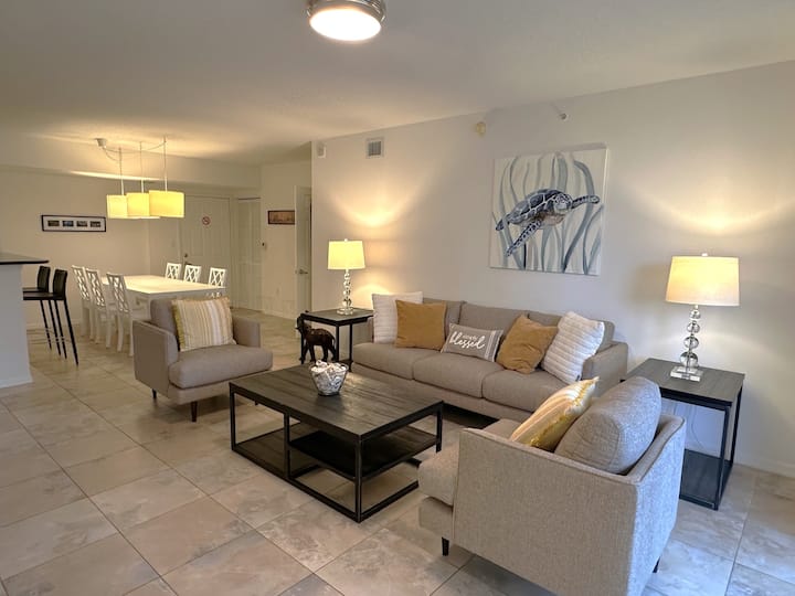 Beach Lovers Condo In Hallandale - Hallandale Beach, FL
