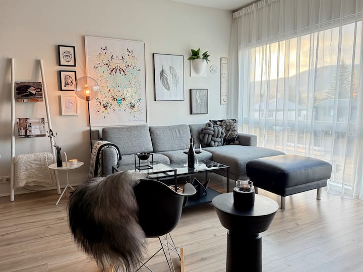 Downtown Selfoss Apt W/ Private Hot Tub - Selfoss