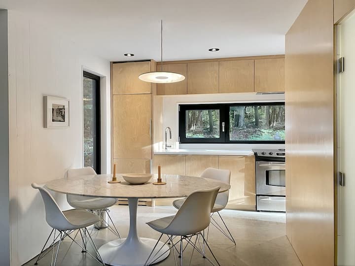 Charming Guest House By The River - Sutton