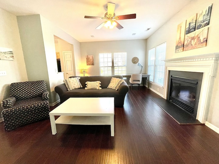 Bonita Casa De Pueblo, Cerca De La Zona Residencial Y De La Universidad - Charlotte, NC