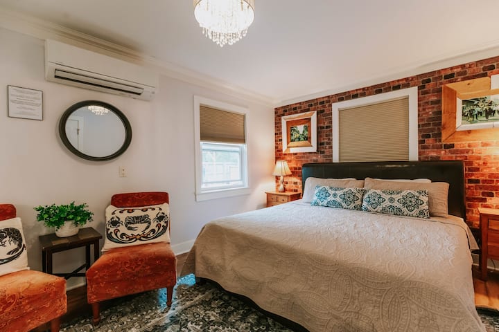 Lagniappe Cottage At Front Beach Cottages - Ocean Springs, MS
