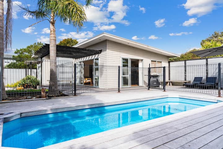 Mangawhai House - Sunny + Lap Pool, Walk To Shops - Mangawhai Heads