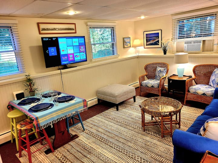 Minutes From Beach With Parking Pass Included! - Misquamicut, RI