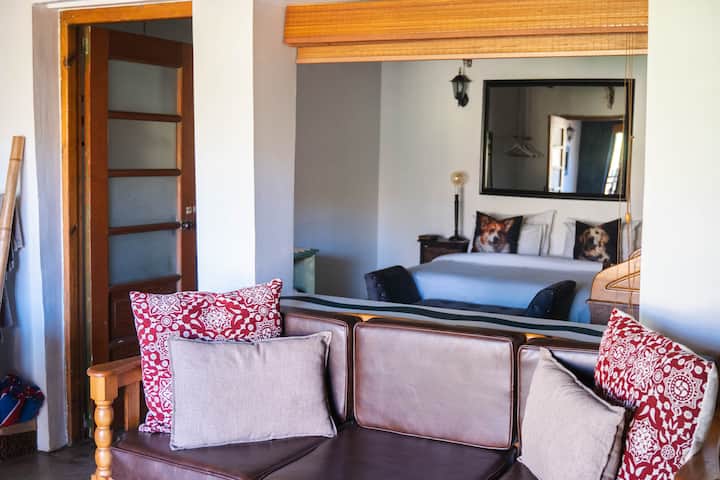 Anne's Favorite | Hot Tub | Under Oak Cottages - Wolseley