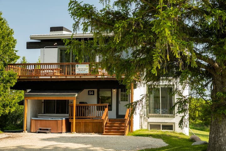 6 Bdrm Cottage@blue Mountain, Private Beach Access, Hot Tub/bbq/petfriendly - Collingwood