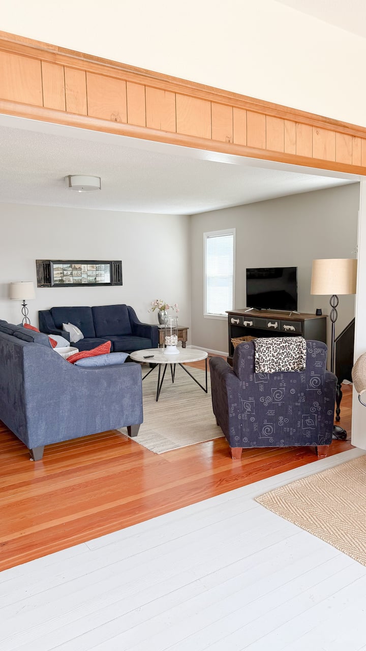 Wamplers Lake North Shore Lake Front Summer Rental - Brooklyn, MI