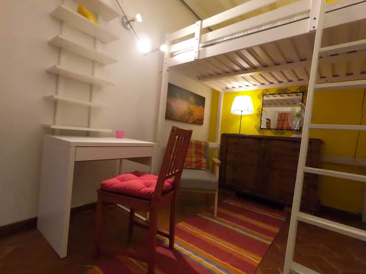 Nice Bedroom With Balcony S.croce - Florencia