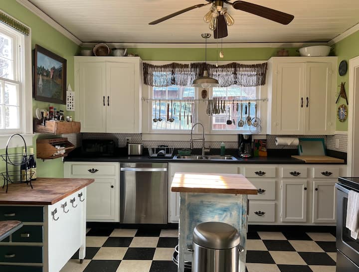 Cedar Shake Cottage - Winston-Salem, NC