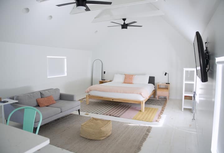 Weho Milliner's Loft, King Size Bed Walk To Geodis - Nashville, TN