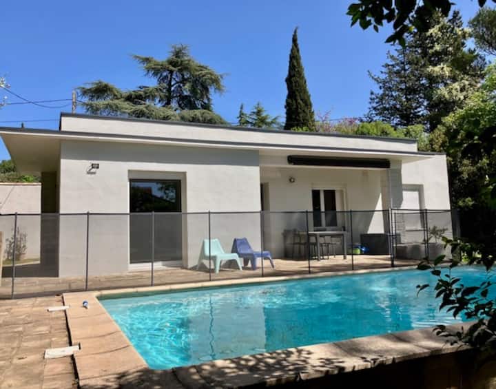 Maison Contemporaine Avec Piscine Et Jardin - Nîmes