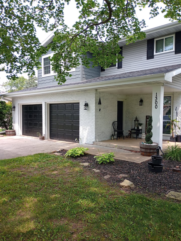 Quaint Colonial Close To Eaa! - Oshkosh, WI