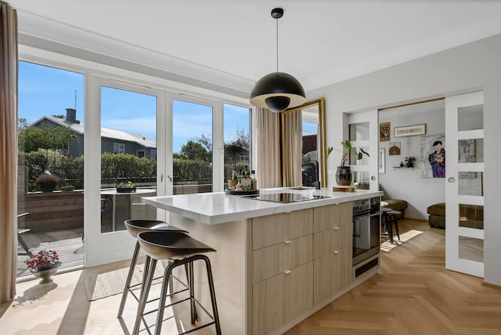 Beautiful Newly Renovated Apt. W/patio And Garden - Reykjavík
