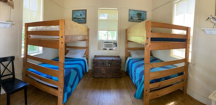 Cabin 2 - Bird Land Bunk House - Lakewood Ranch