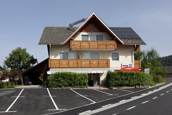 Guesthouse Pri Petelinih, Triple Room With Terrase - Bled