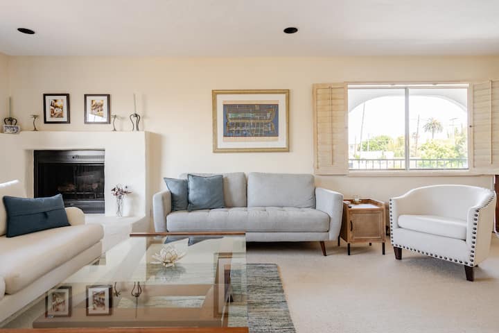 Spacious Quiet Venice Beach Getaway - Los Angeles, CA