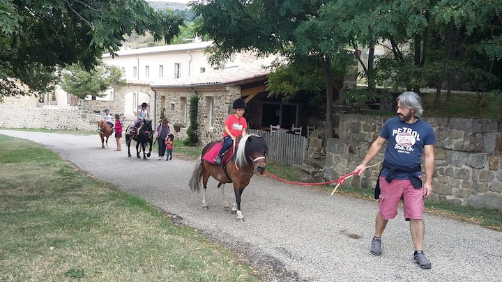 Au Chant Du Coq: Gite Grande Capacité - Privas