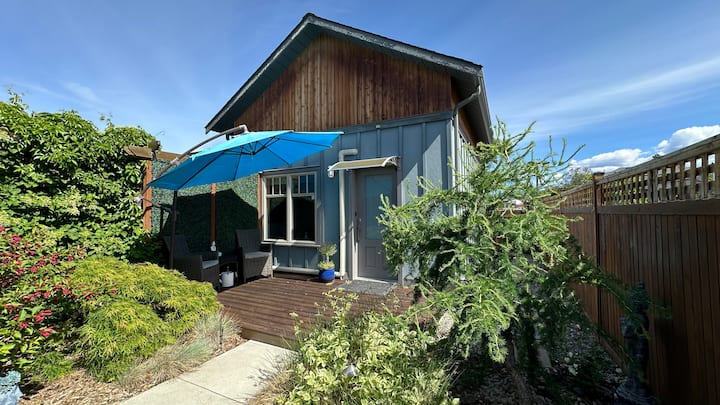 Getaway Carriage House - Great Location! Private! - Penticton