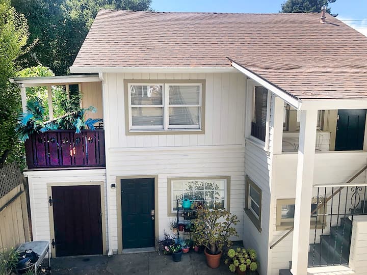 Oakland. Super Location 2bdrm. Parking, Walk 2bart - Berkeley, CA